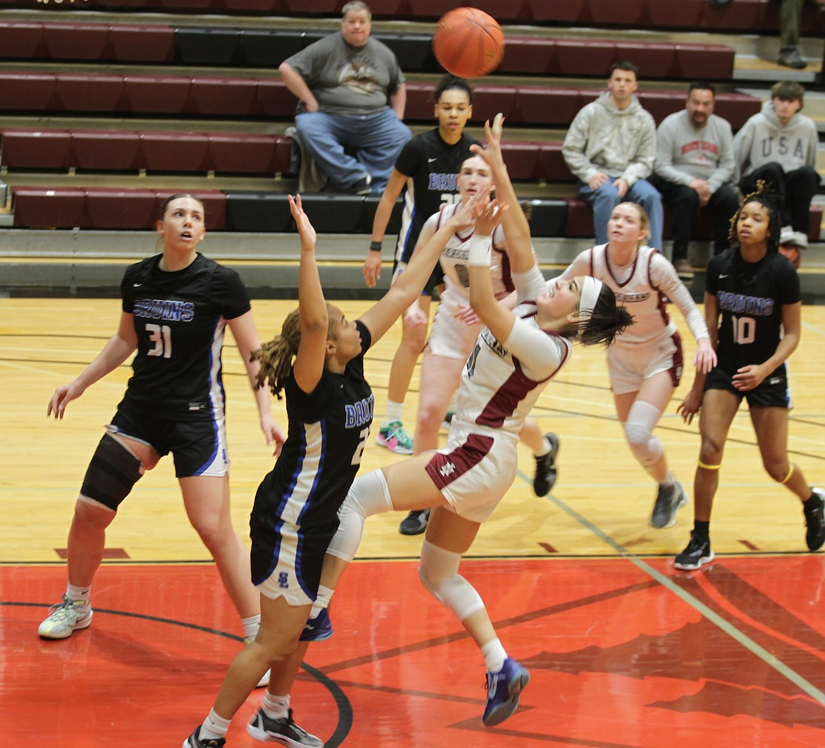 NIC BASKETBALL: Salty afternoon .... Cardinal men, women battle, fall ...