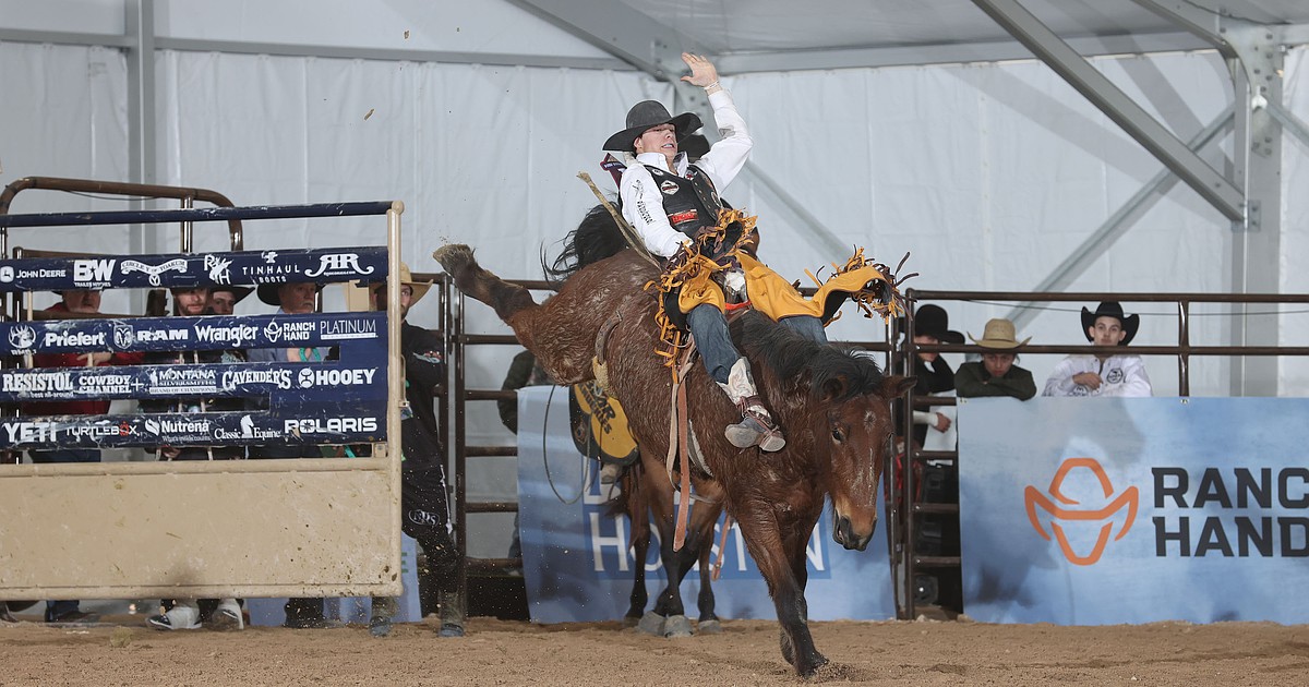 Lara wins second bareback title in a row | Hungry Horse News