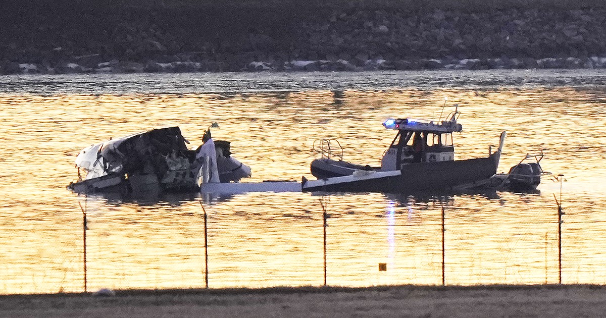 Everyone aboard an American Airlines jet that collided with an Army ...
