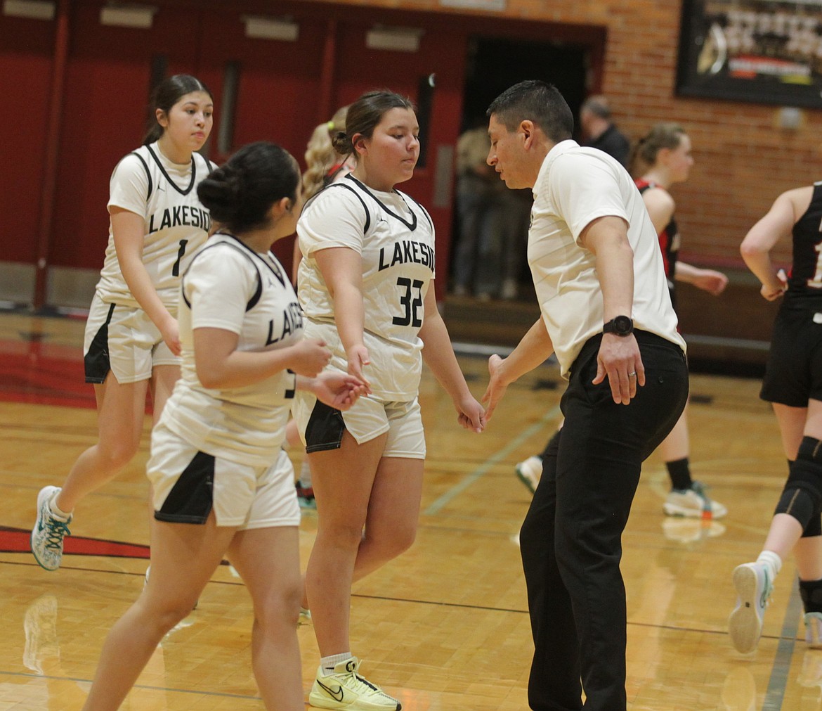 PREP BASKETBALL: Wolfe's big night puts Lakeside back in state ...