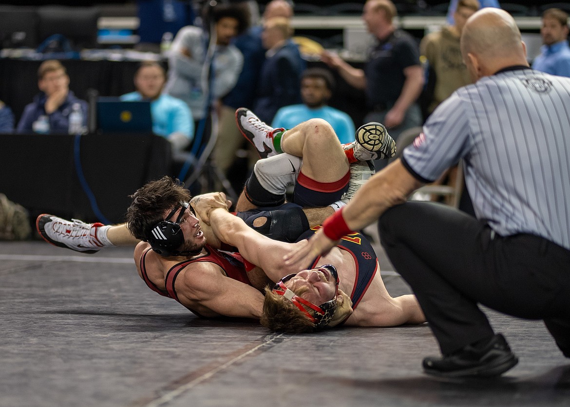 NJCAA WRESTLING TOURNAMENT: Cater, Silveria fight back for third as ...