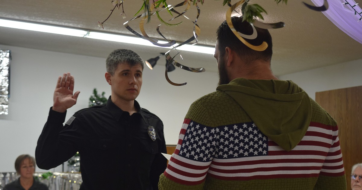 SLPD swears in newest officer, hiring for police chief | Columbia Basin ...