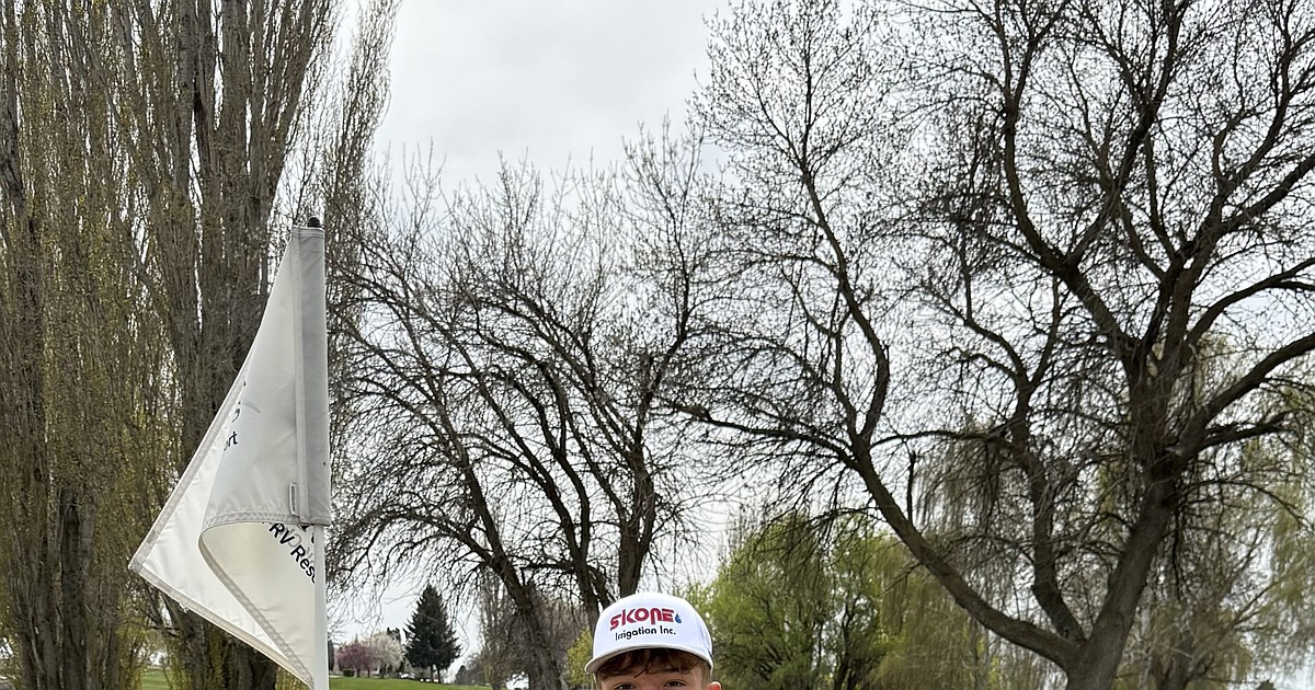 Warden freshman Everett Cox sinks hole in one | Columbia Basin Herald