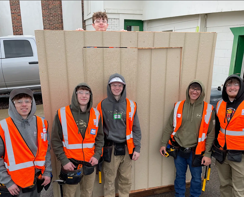 PHOTOS: Students build shed for Job Site Ready program | Valley Press ...