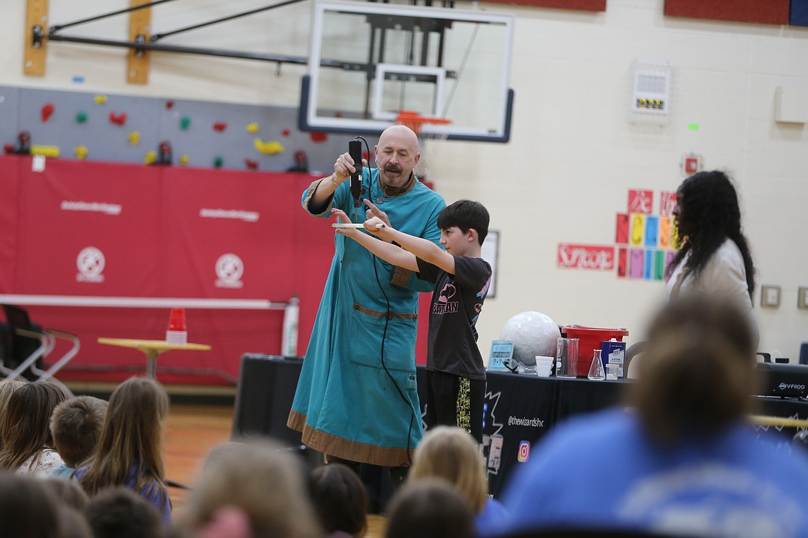 Modern-day wizard showcases science sorcery at Bryan Elementary | Coeur ...