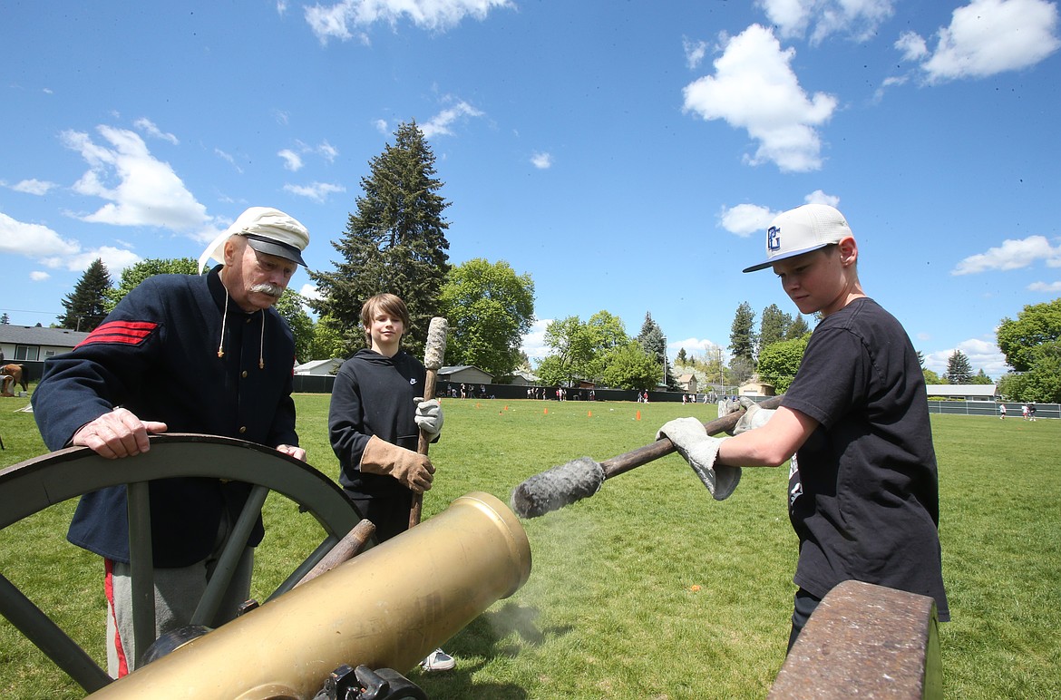 Lakes Middle School eighth graders explore Civil War through ...