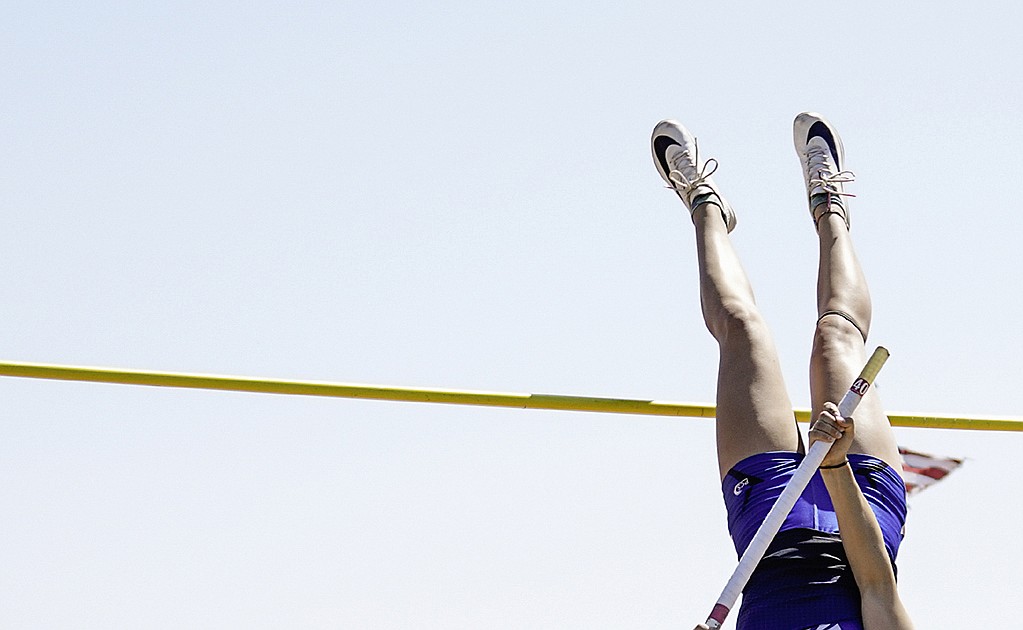 Bullemer ties for top spot in pole vault at Roe | Hagadone News Network