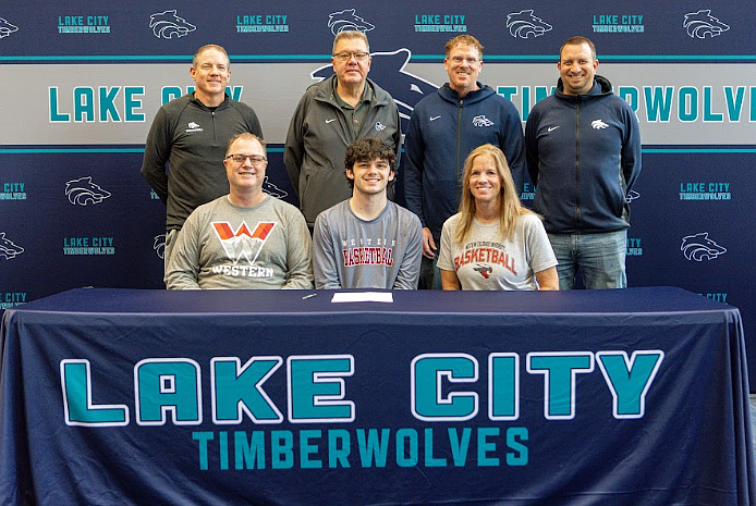 Signing photos May 28, 2025 | Coeur d'Alene Press