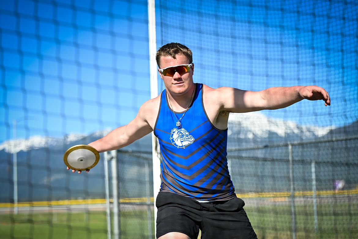 Mission discus champ aims high for senior year | Lake County Leader