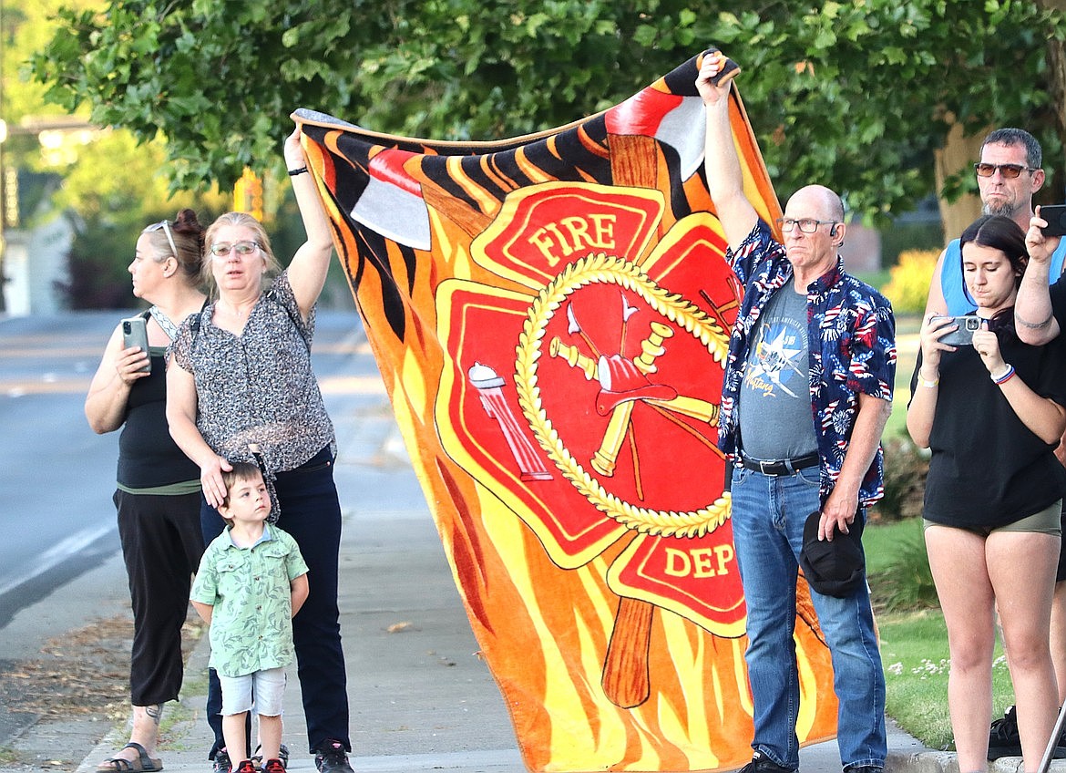 Coeur D'Alene mourns firefighters killed in Canfield Mountain ambush ...