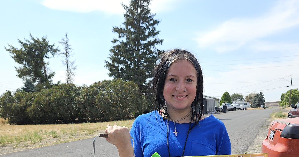 Grant Co. Democrats award prizes in candy count game | Columbia Basin ...