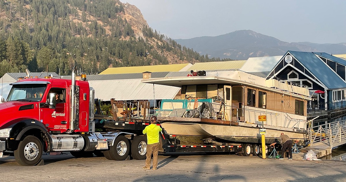 Submerged houseboat floated, removed from Lake Pend Oreille | Coeur d ...