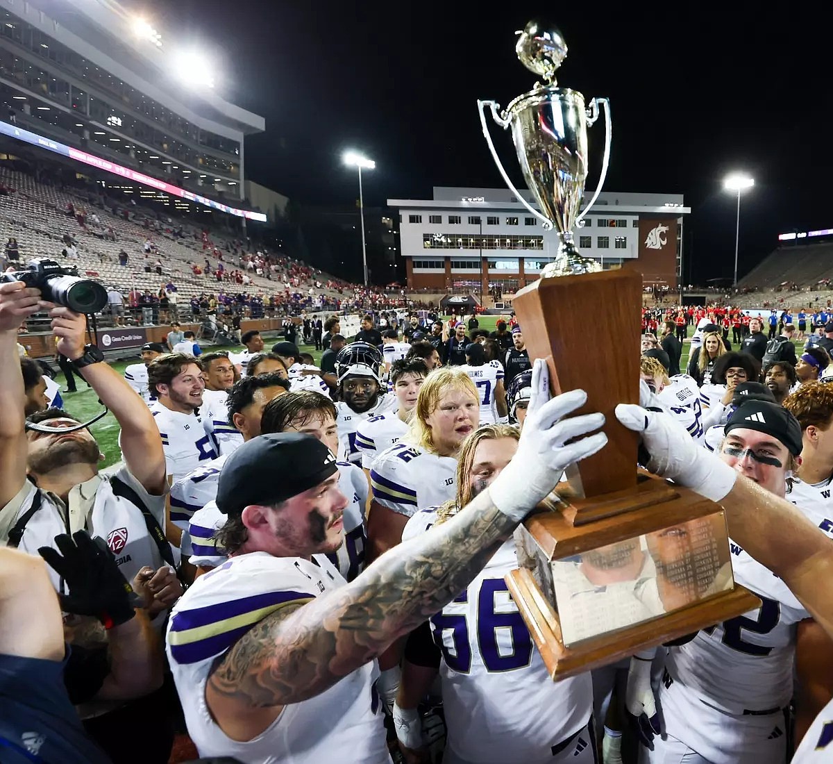 Huskies dominate Cougars in Apple Cup | Columbia Basin Herald