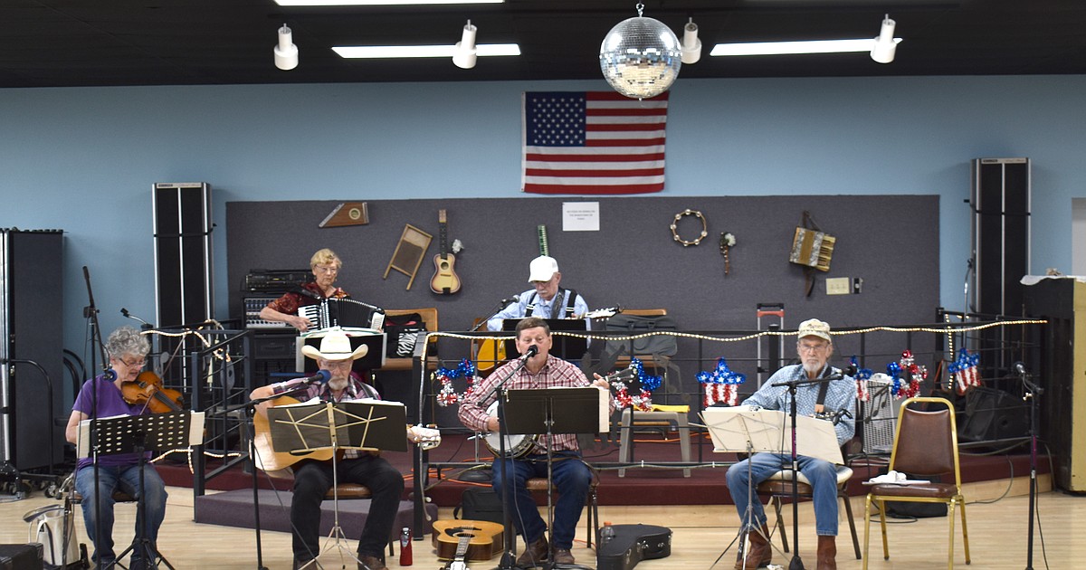 Old Time Fiddlers keep tradition alive at senior center | Columbia ...