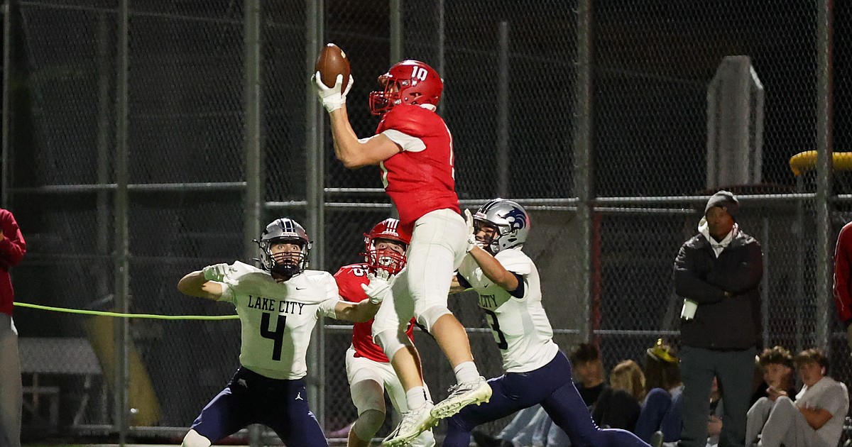 PREP FOOTBALL: Yarbrough, Sandpoint execute from start to finish in homecoming win over Lake ...