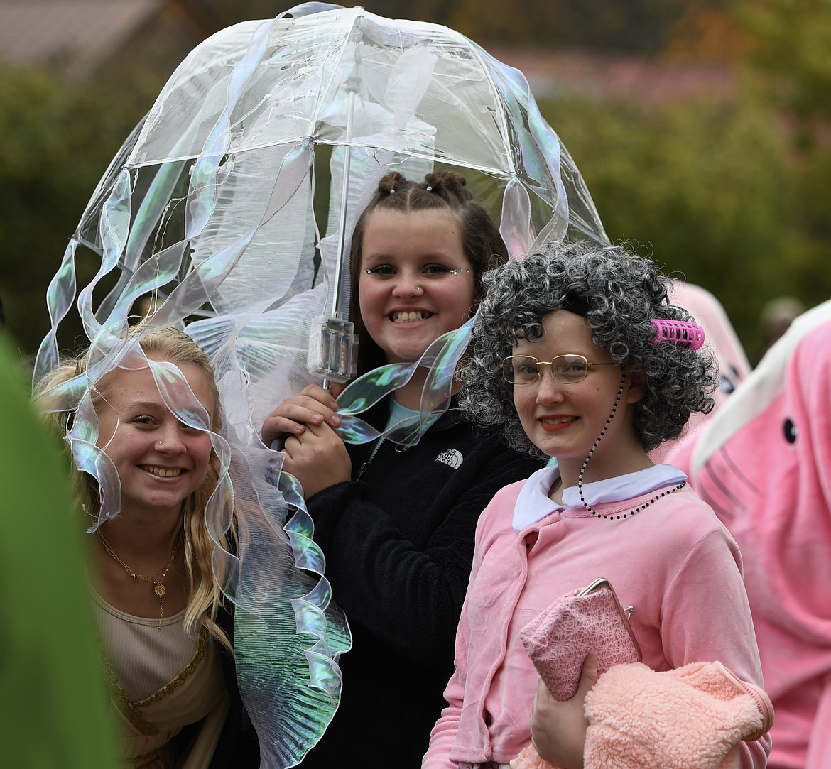 Boo-tiful costumes line the streets for Washington Elementary parade ...
