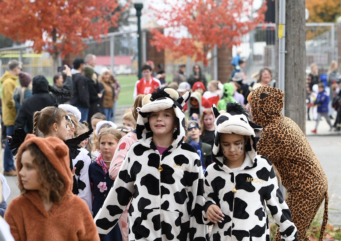 Boo-tiful costumes line the streets for Washington Elementary parade ...
