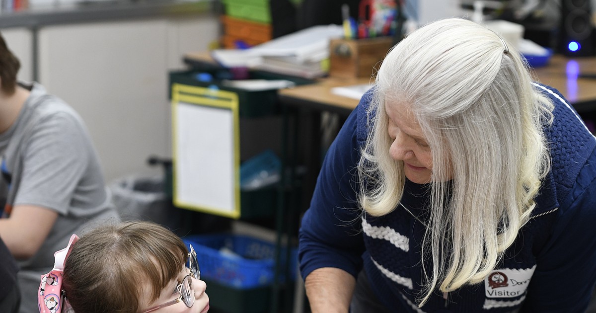 Students share warmth, kindness through Blankets of Hope | Bonner ...