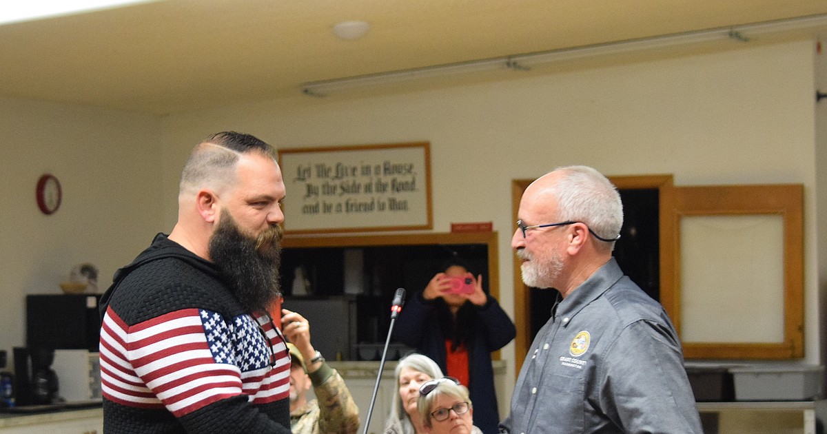 Mayor Peter Sharp takes oath of office | Hagadone News Network