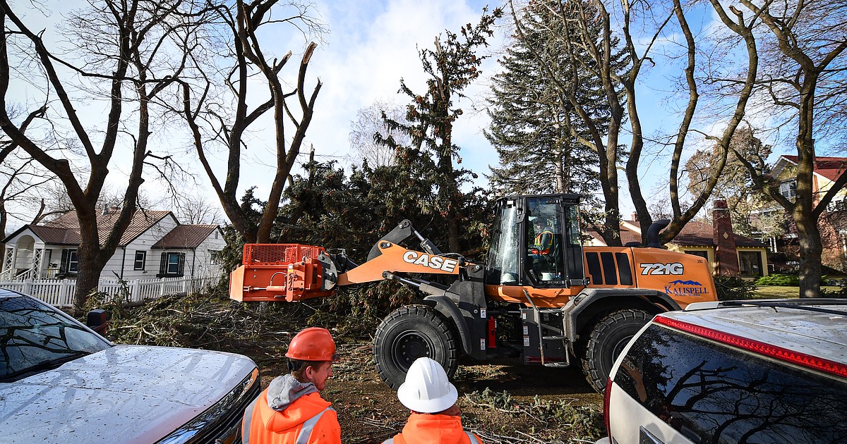 High winds hamper power restoration as outages continue for third day ...