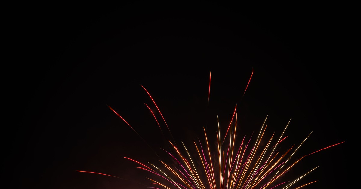 Quinn's lights up New Year's Eve with 200 rockets a minute | Valley ...