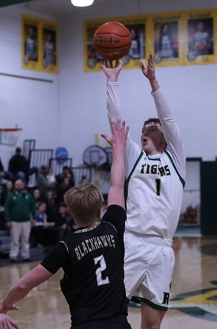 St. Regis juggernaut demolishes Blackhawks | Hagadone News Network