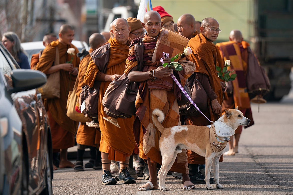 Buddhist monks, dog captivate Americans while walking for peace ...