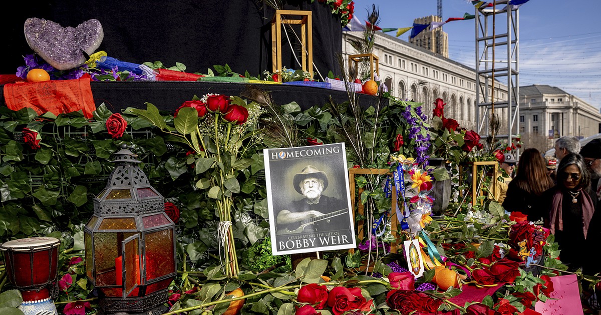 Thousands of fans celebrate life of legendary Grateful Dead guitarist ...