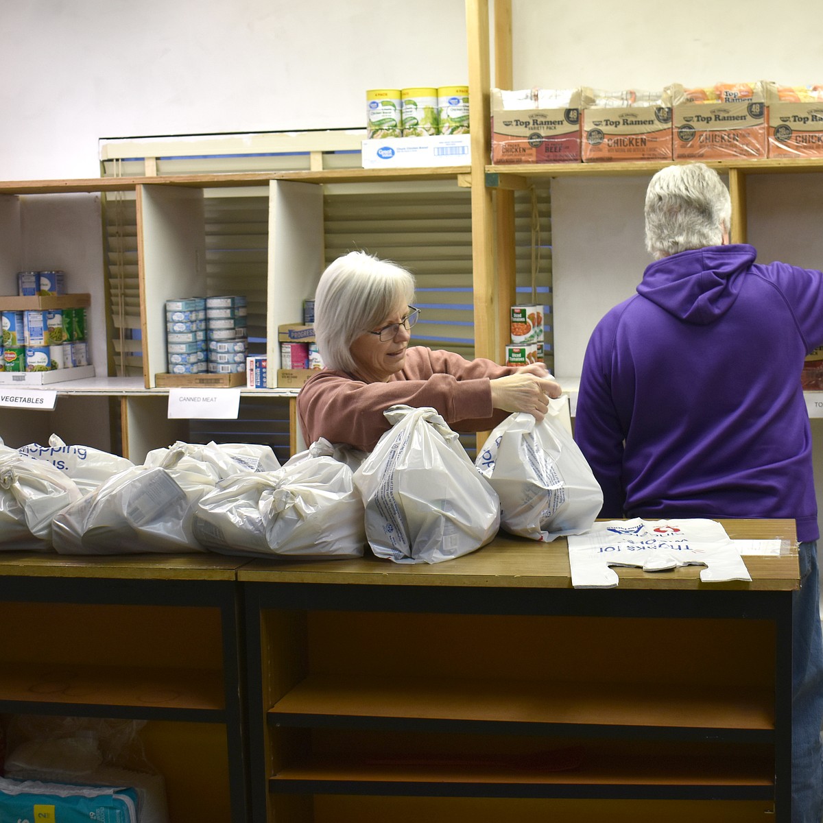 Church volunteers keep Warden Food Bank going | Hagadone News Network
