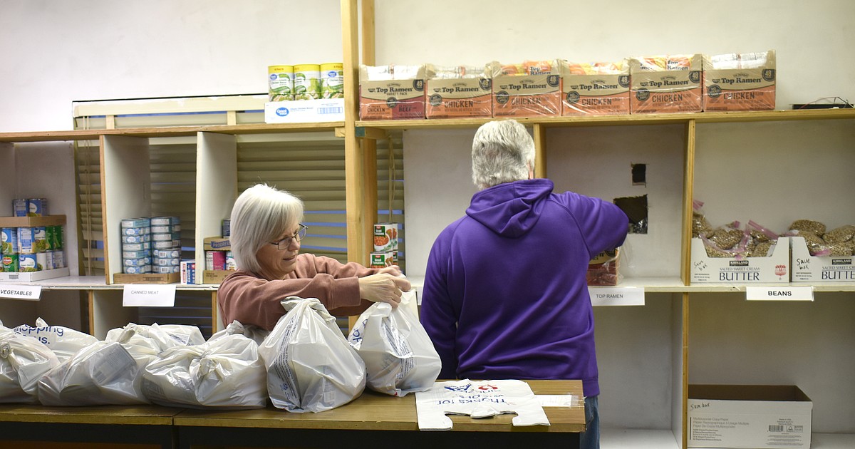 Church volunteers keep Warden Food Bank going | Columbia Basin Herald