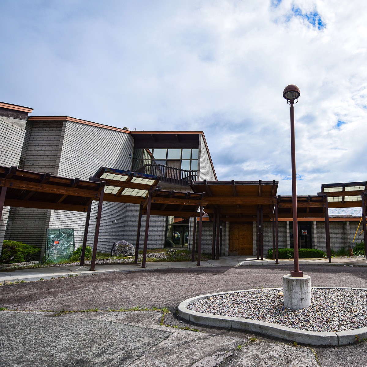 New owner begins renovating former Outlaw Inn, details plan for ...