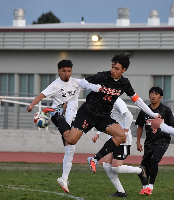 Huskies Luis Farias signs to Columbia Basin College | Columbia Basin Herald