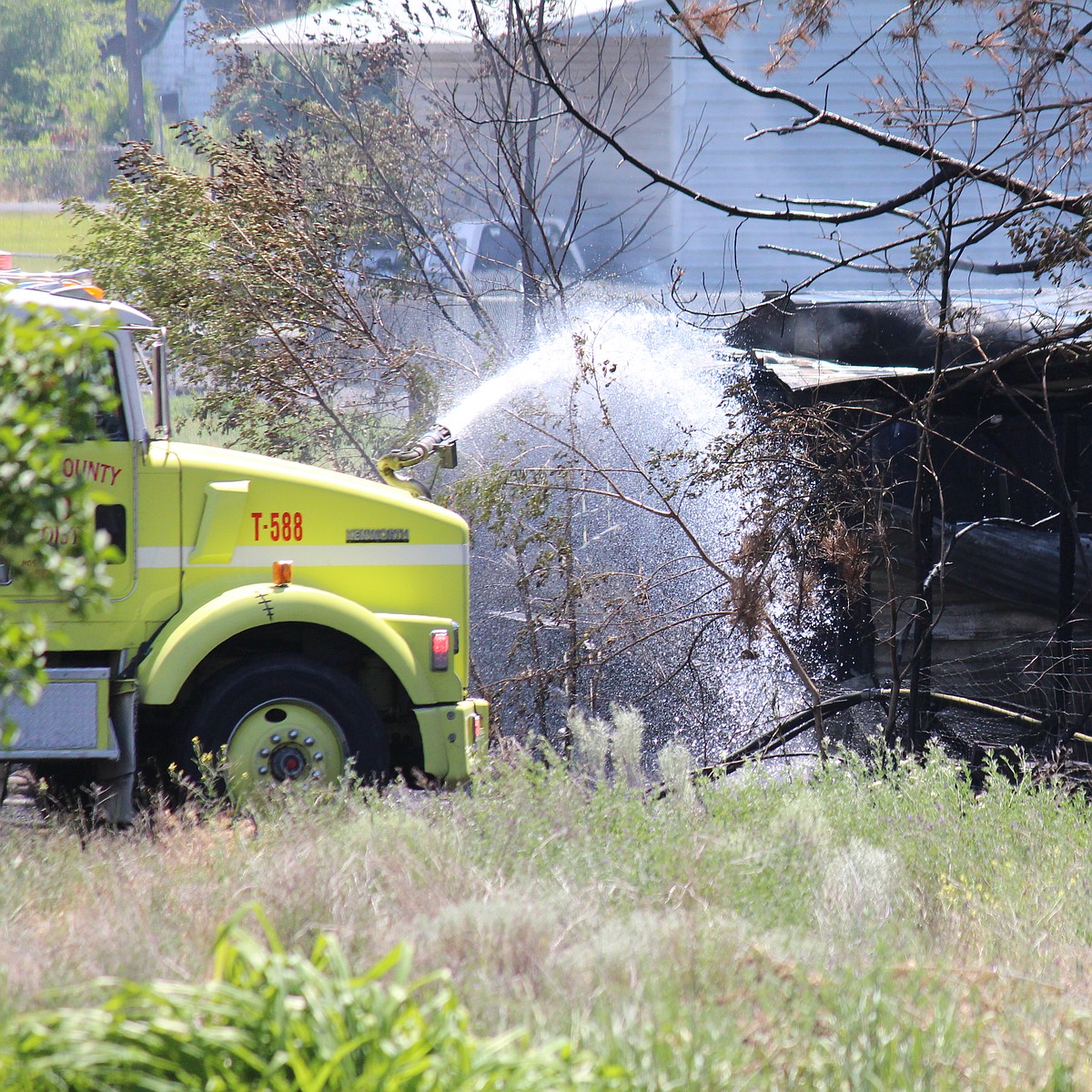Wenatchee Road fire briefly threatens nearby buildings | Columbia Basin ...