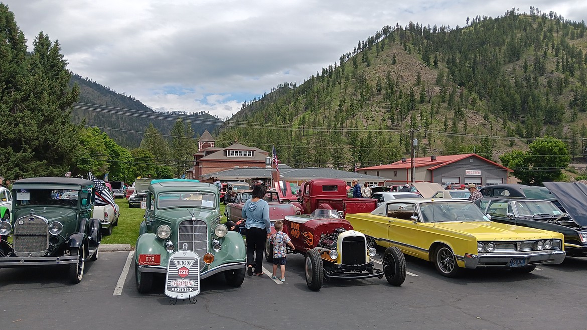 Students earn scholarships at Old School Rock Car Show | Valley Press ...