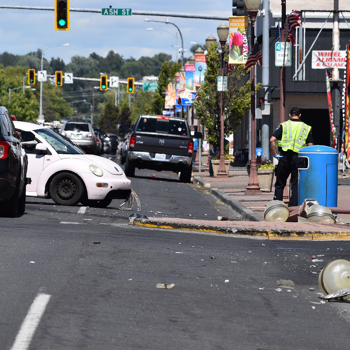 Woman arrested for DUI in collision with 2 streetlights and trash can ...